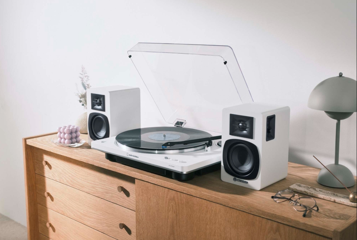 オーディオテクニカは、パワードブックシェルフスピーカー「AT-SP3X」の新色ホワイトモデル「AT-SP3X WH」を2025年6月13日（金 ...